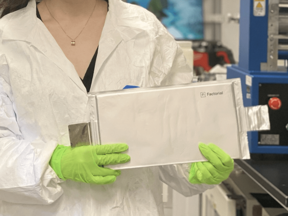 Battery technology: - Mercedes-Benz and Stellantis get invested in ...