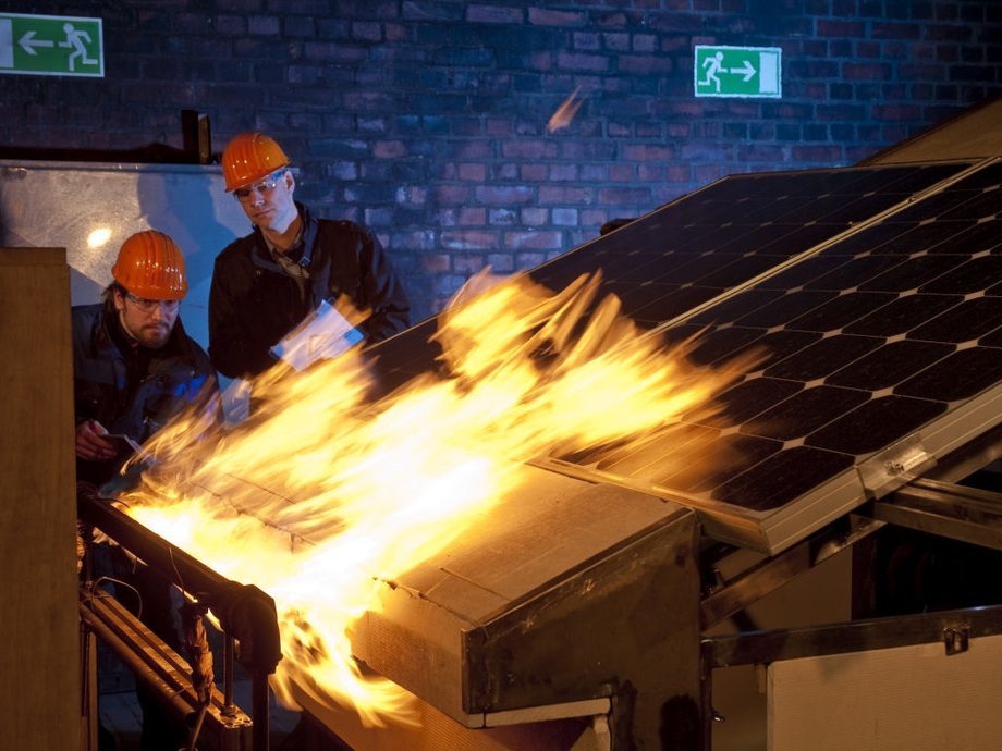 Solar advice: Dramatic damages by lightning strikes - pv Europe Solar advice: Dramatic damages by lightning strikes - pv Europe