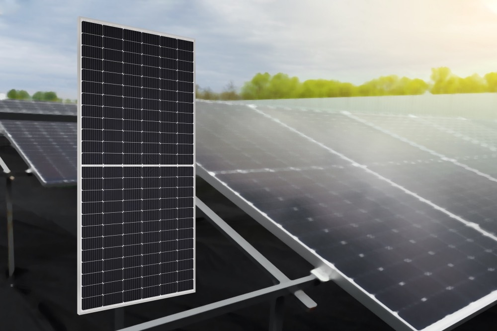 Half-cell technology: - New half-cell module delivers 445 watts