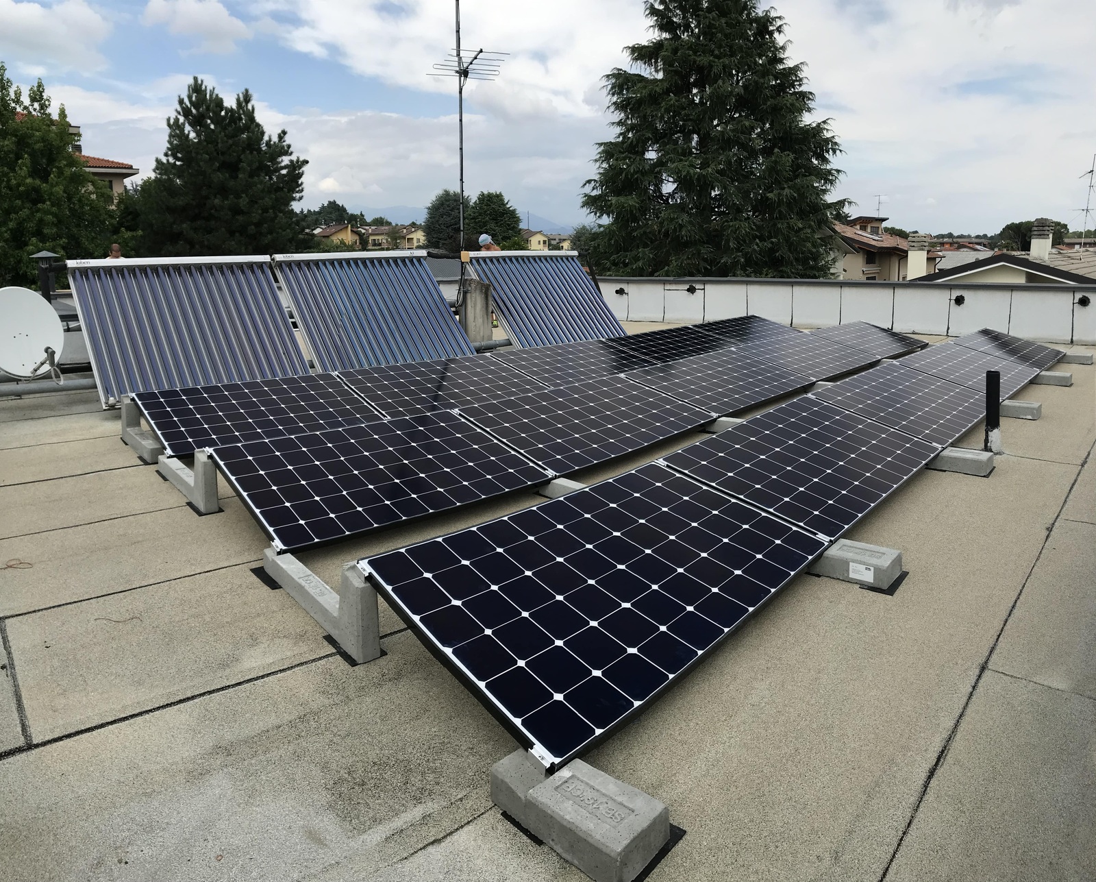Mounting systems: - LG chooses to use Sun Ballast’s mounting system for ...