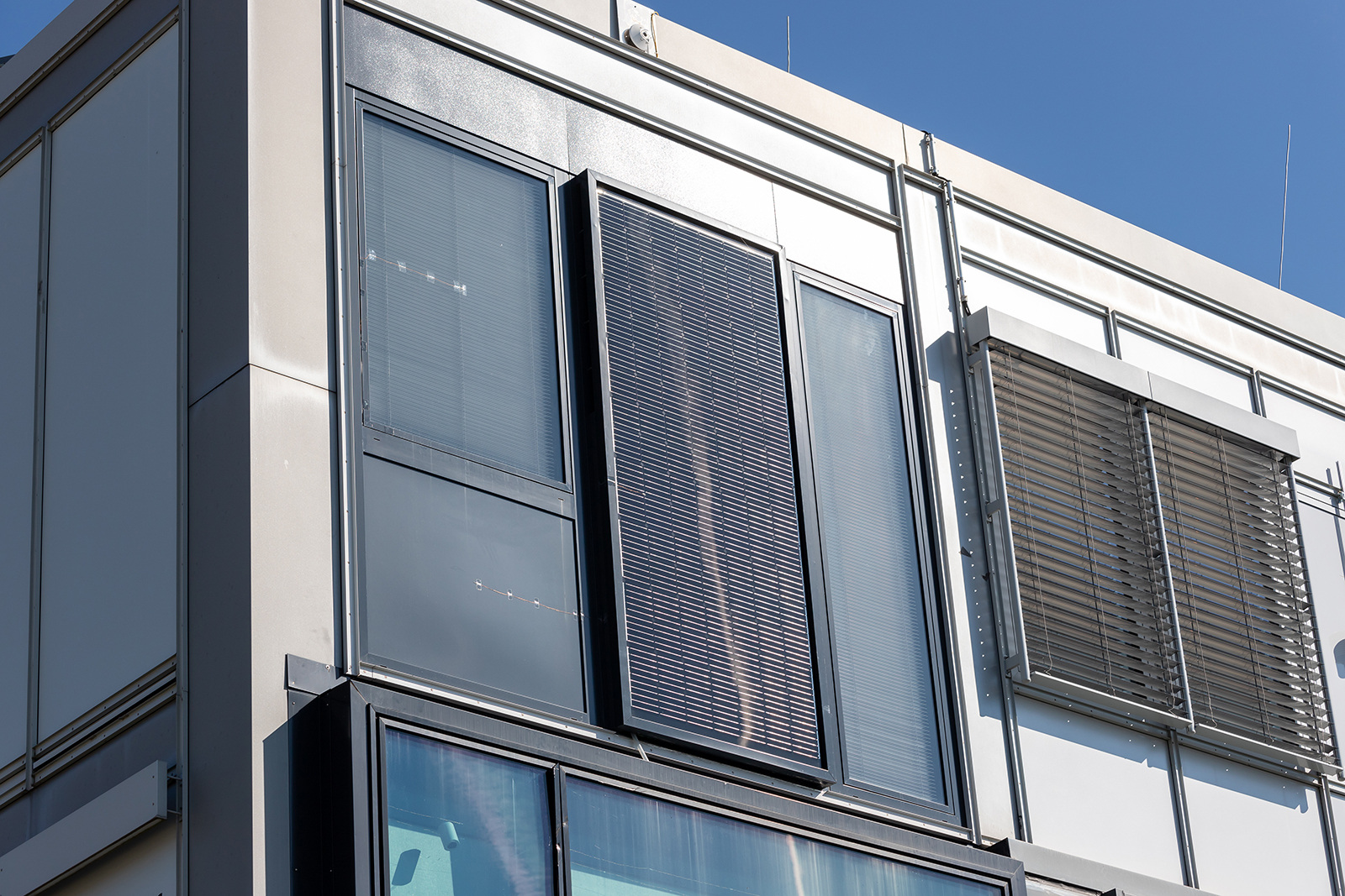 BIPV: - Modular facade with integrated systems technology