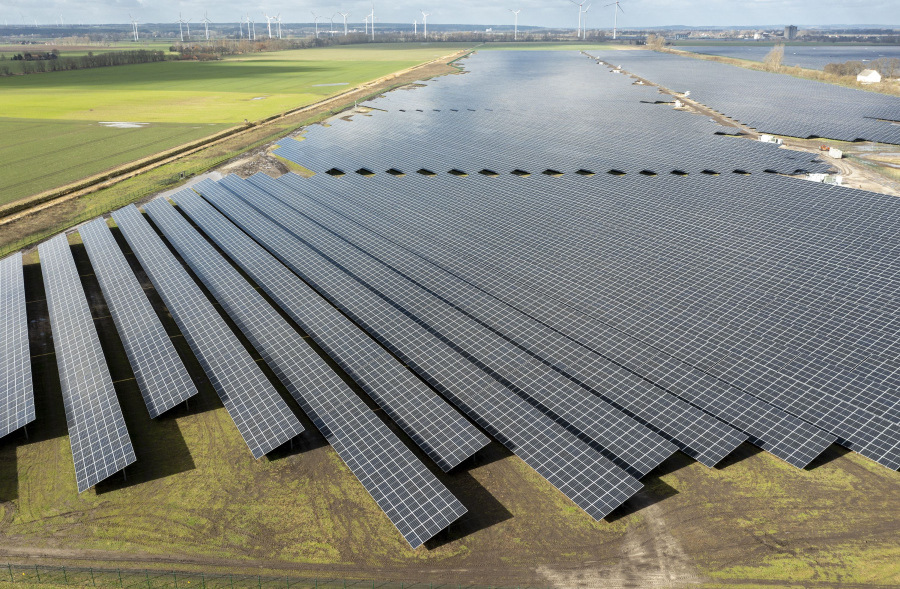 Solar parks: - Huawei builds first smart substation in a solar power ...