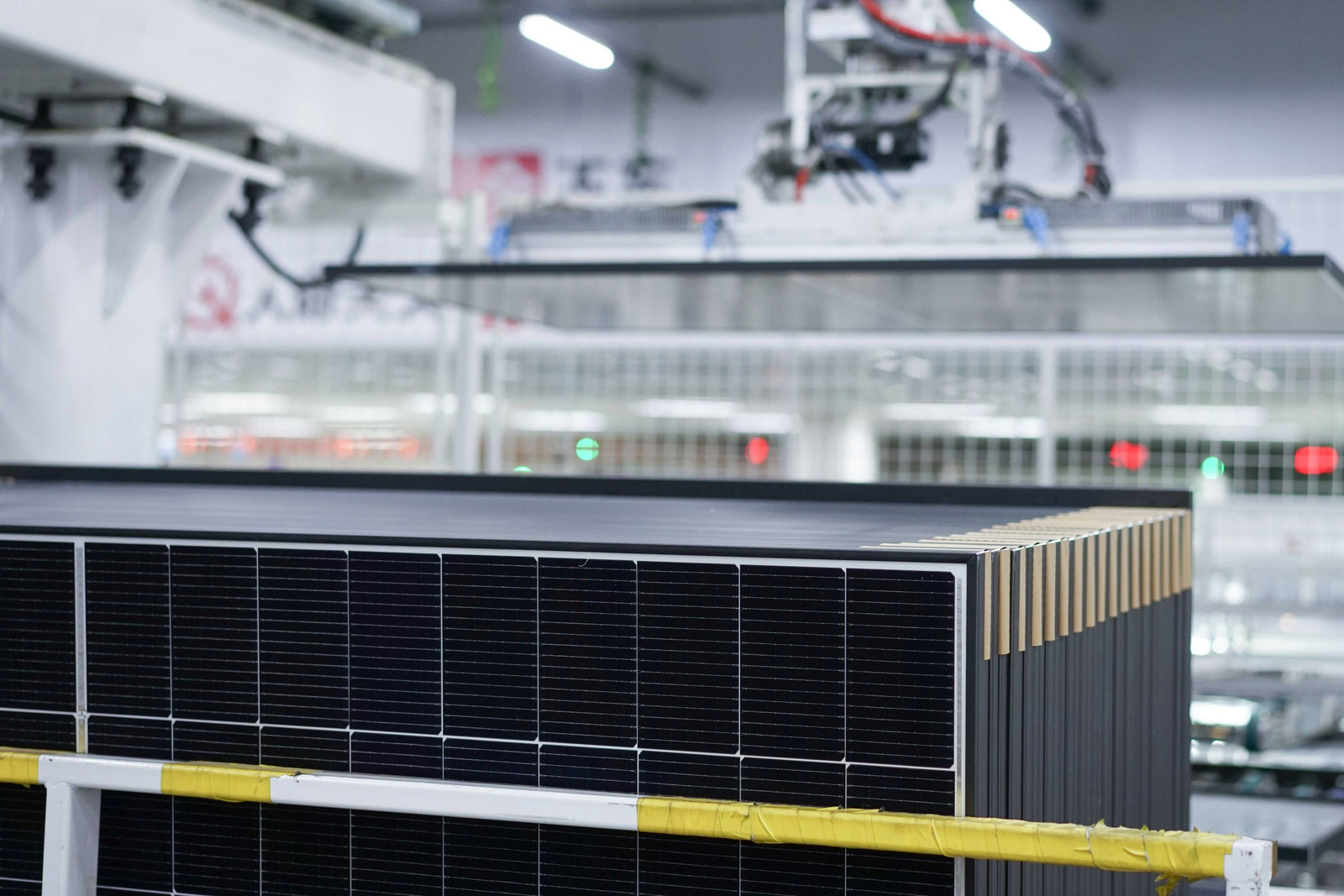Oxford PV: - Factory for perovskite solar cells starts production