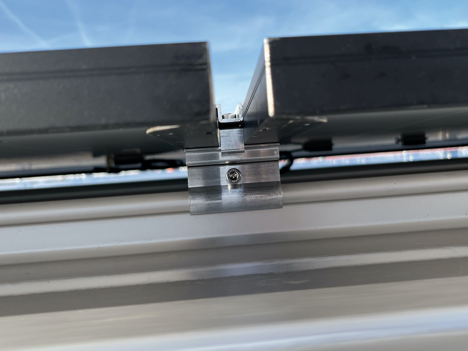 Solar roof - Interface for mounting systems