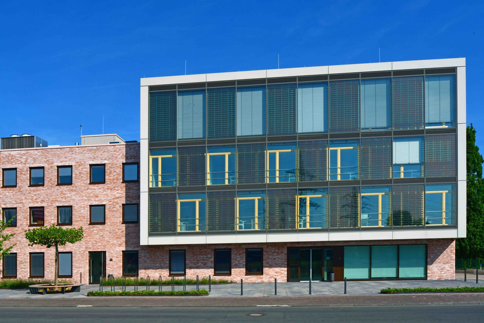 BIPV - Solar facade with transparent modules