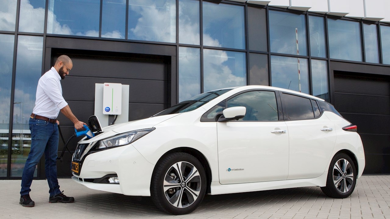 EV charging: - Feed power back into the grid from the car