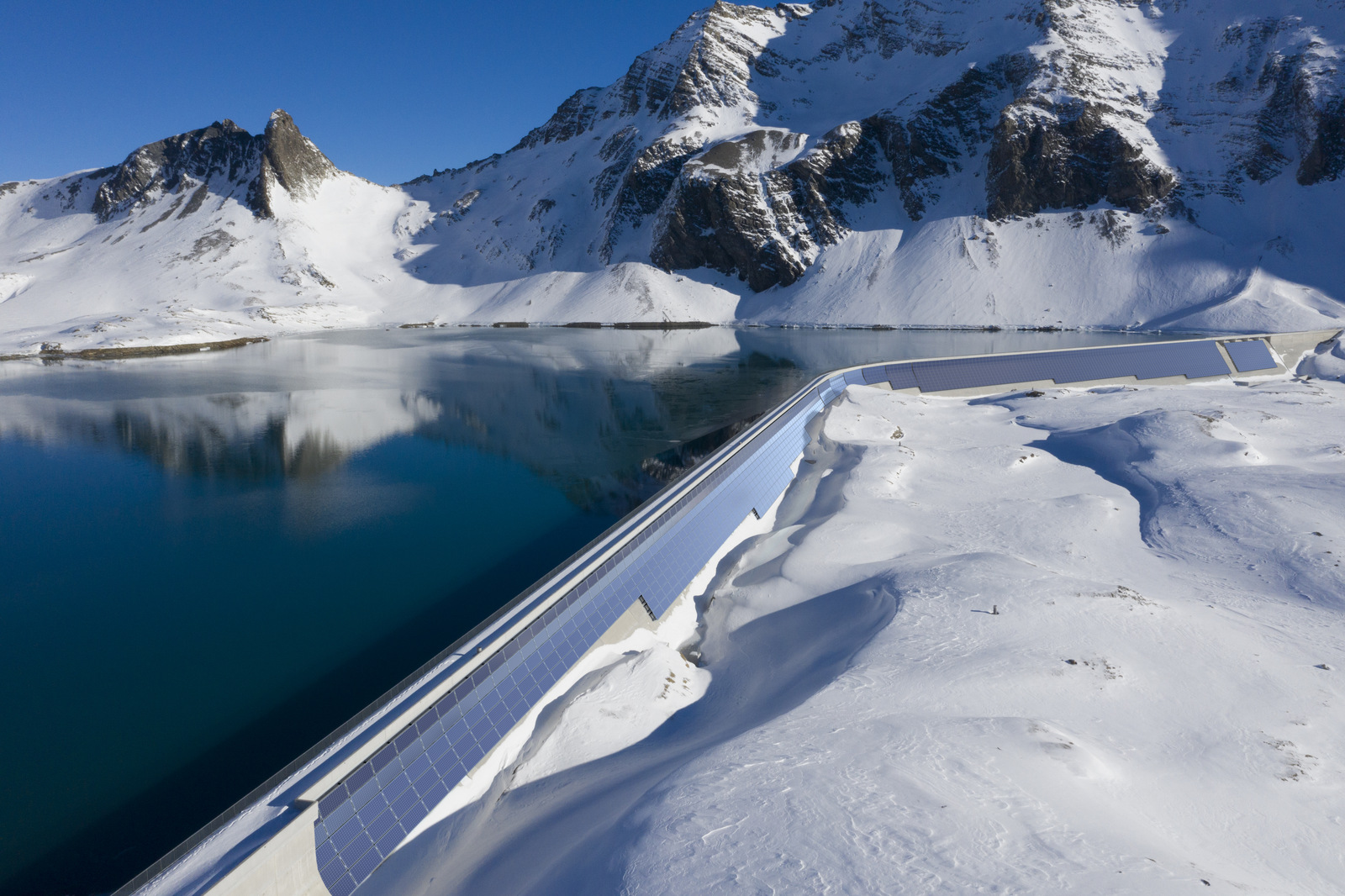 Alpinsolar: - Rich solar yields high up in the Swiss Alps