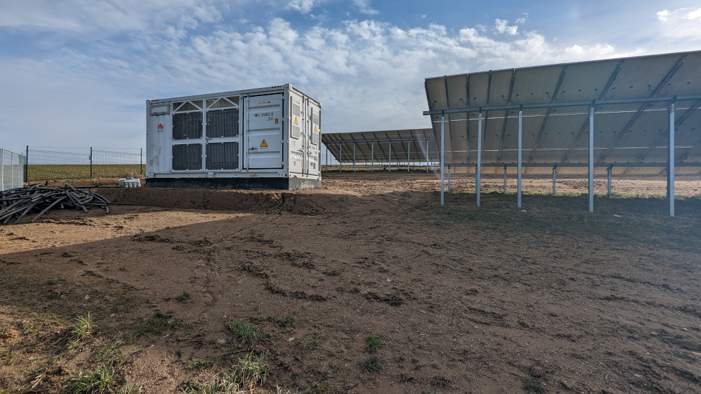 Solar parks: - Huawei builds first smart substation in a solar power ...