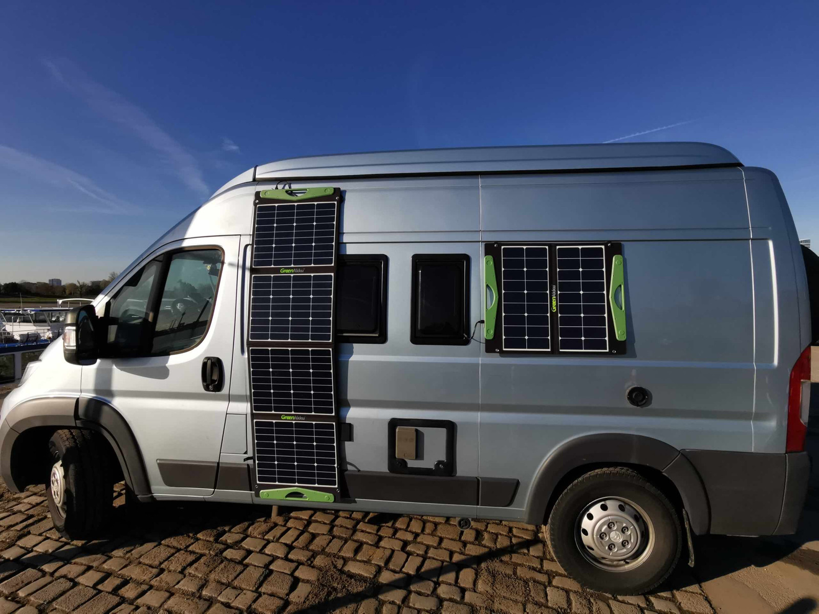 Solar foils - Flexible solar modules for camping vehicles