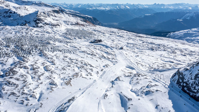 Switzerland - Repower builds alpine solar park in Swiss Alps