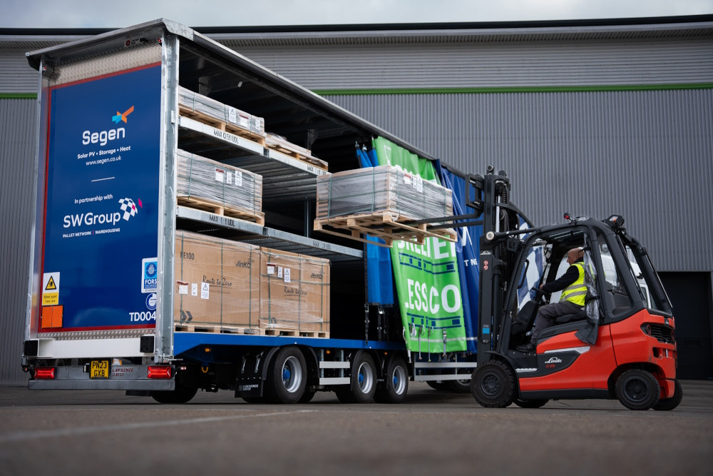 Segen UK: Triple deck trailer for CO2- and cost efficient transport of ...