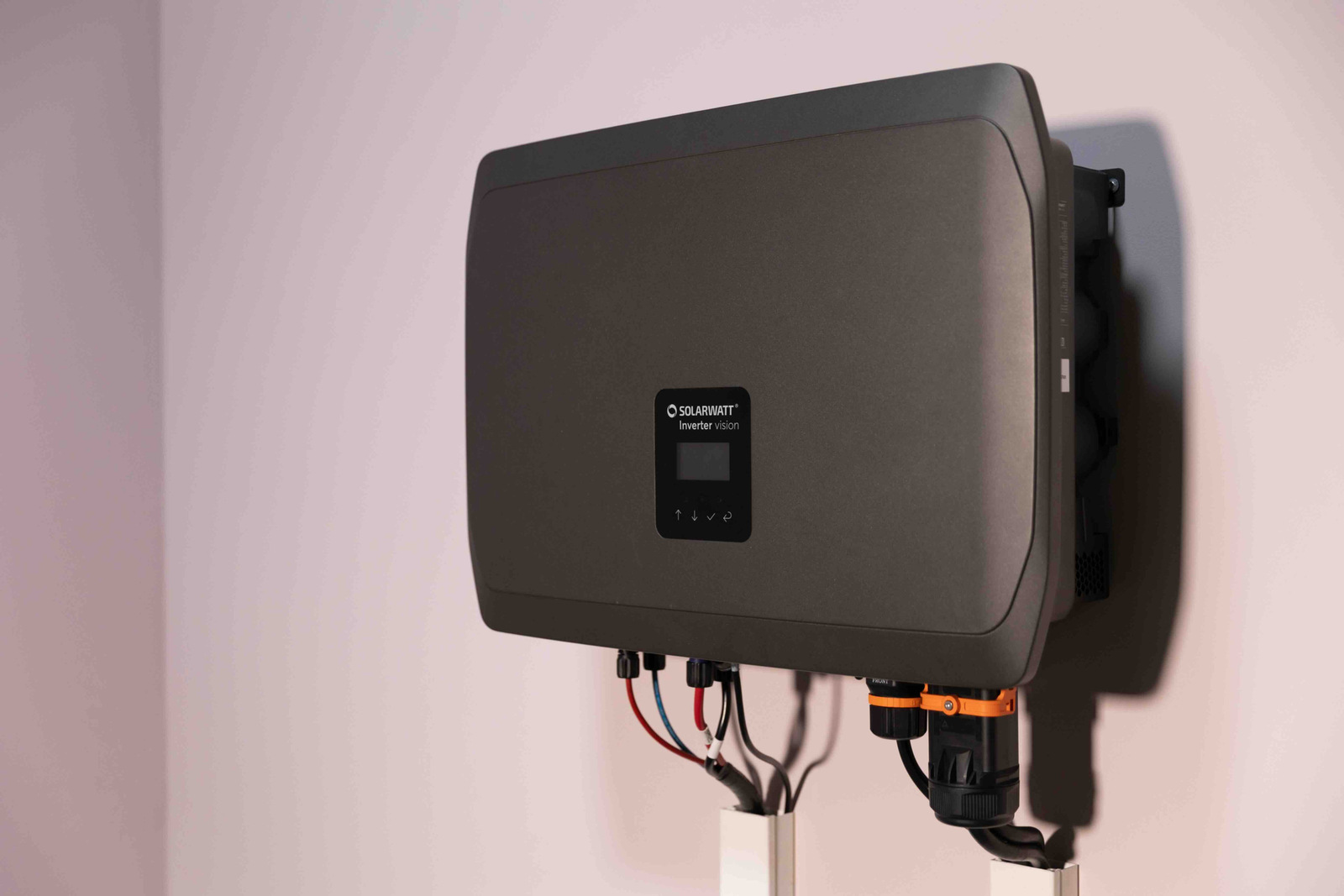 Solarwatt: Single-phase and three-phase hybrid inverters