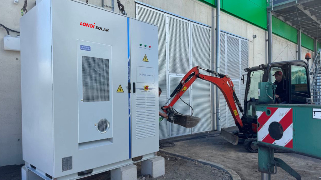 LONGi brings its integrated C&I storage to the DACH region