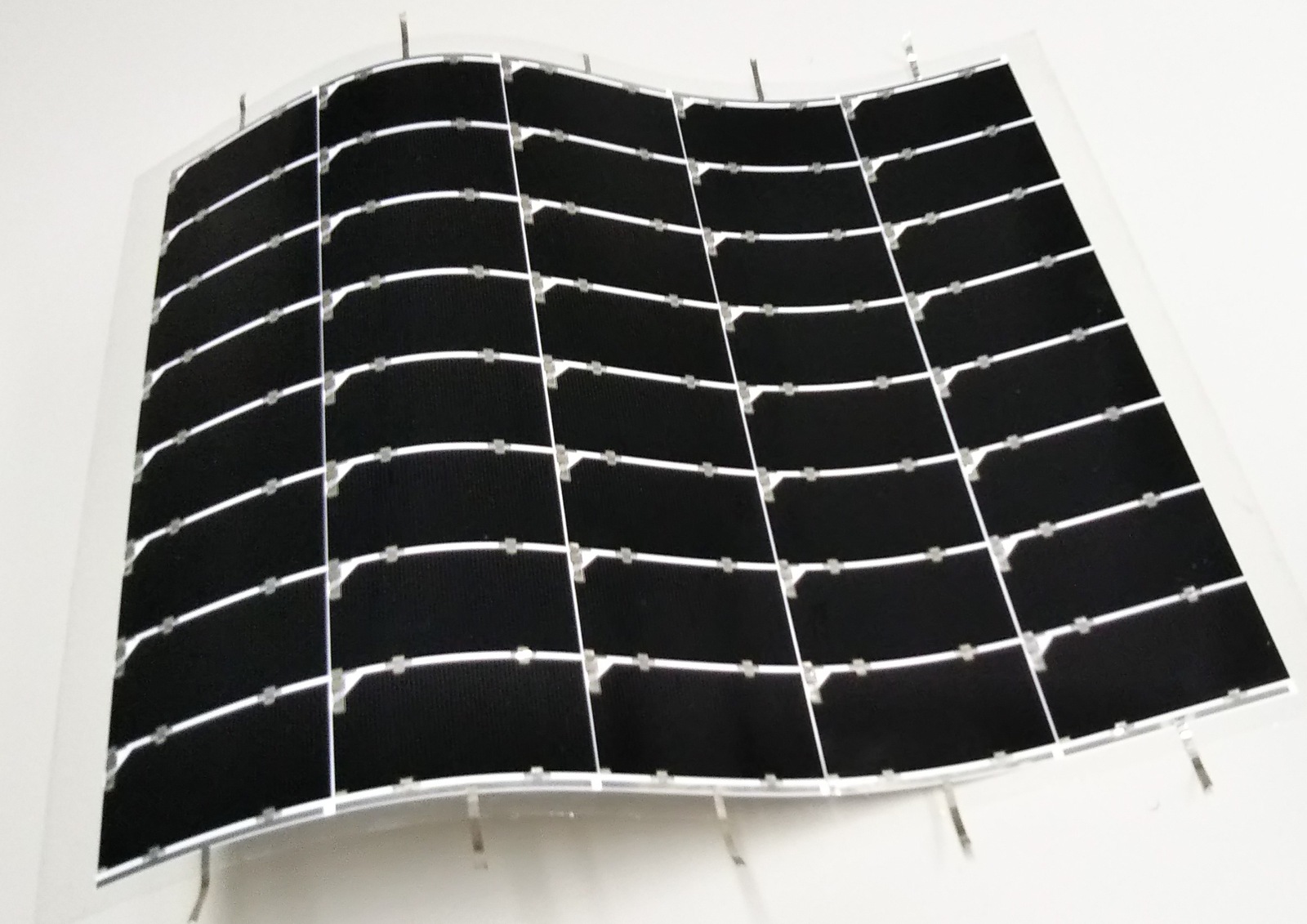 Flexible solar: - Sharp achieves impressive efficiency with a flexible ...