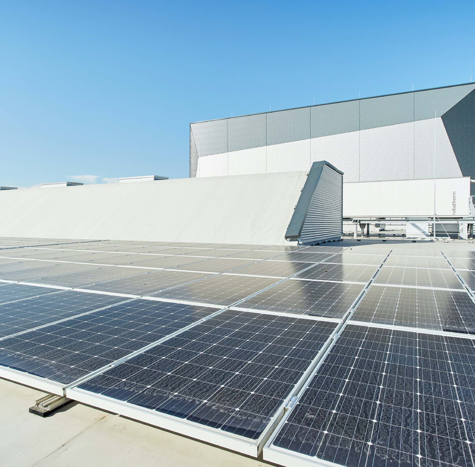 Flat roof mounting - A solar rock for flat roofs