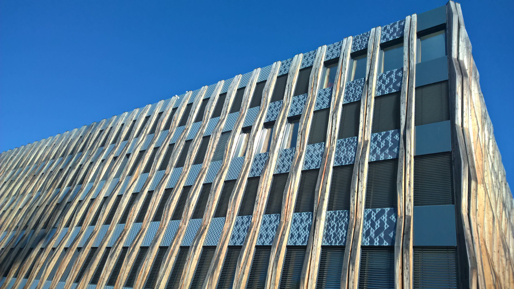 Solar facades in Germany: - 12,000 square kilometres free for solar facades